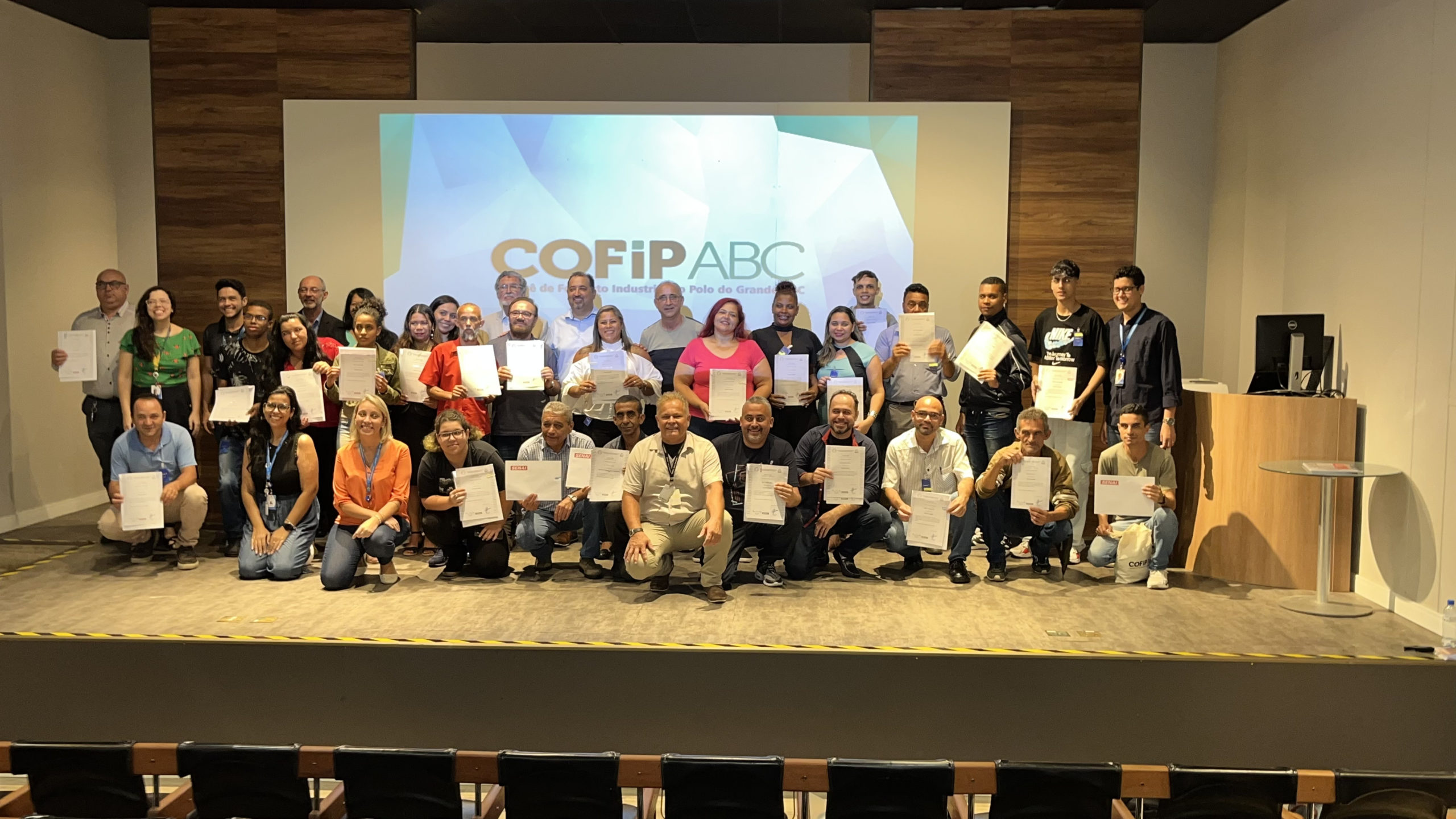 Senai e Cofip ABC entregam certificados de cursos